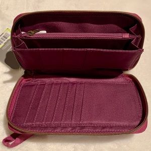 Travelon | Bags | Nwt Travelon Rfid Clutch Wallet W Removable Strap ...